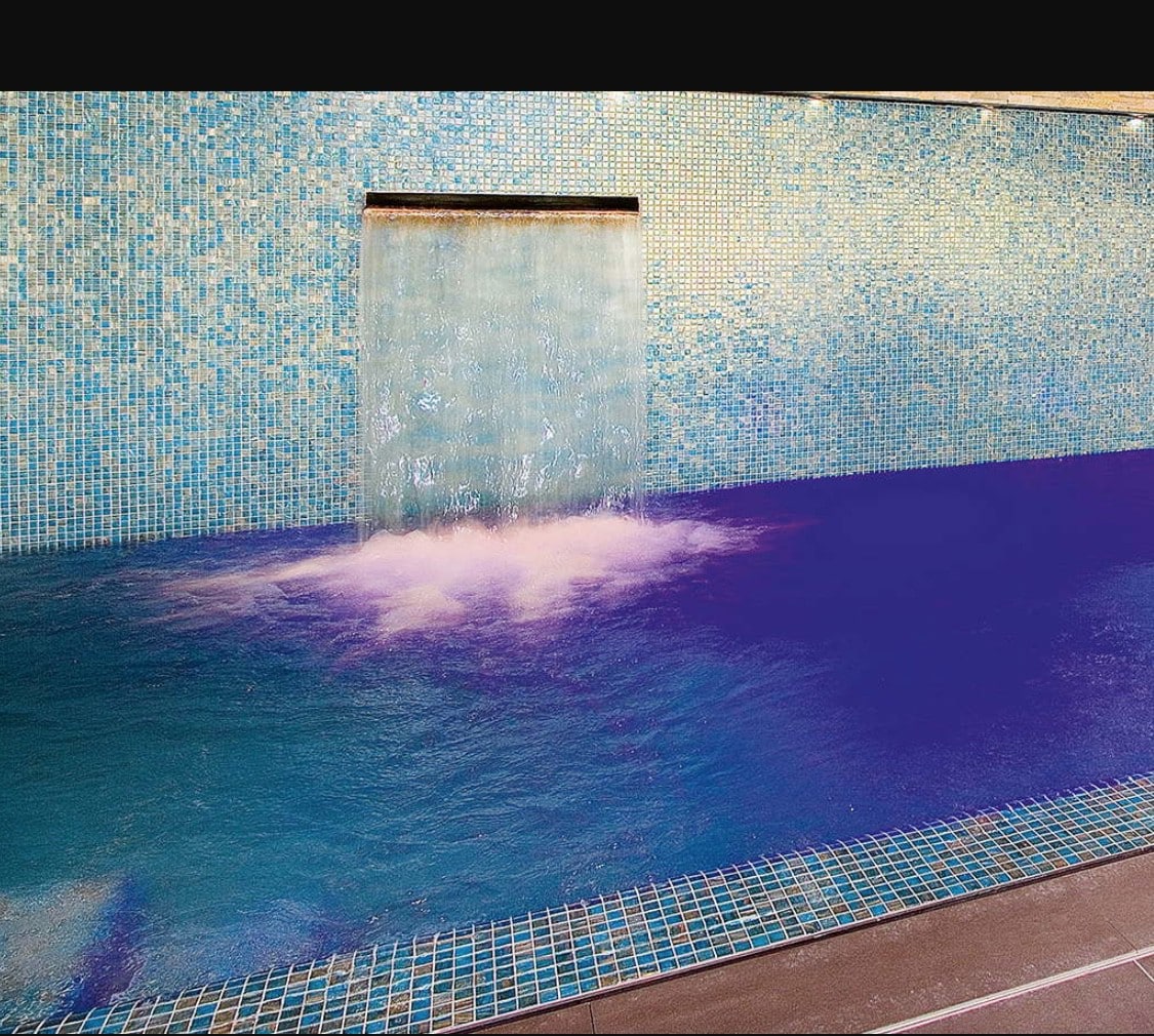 Attracties en verlichting van Ospa - Sprenkels zwembaden